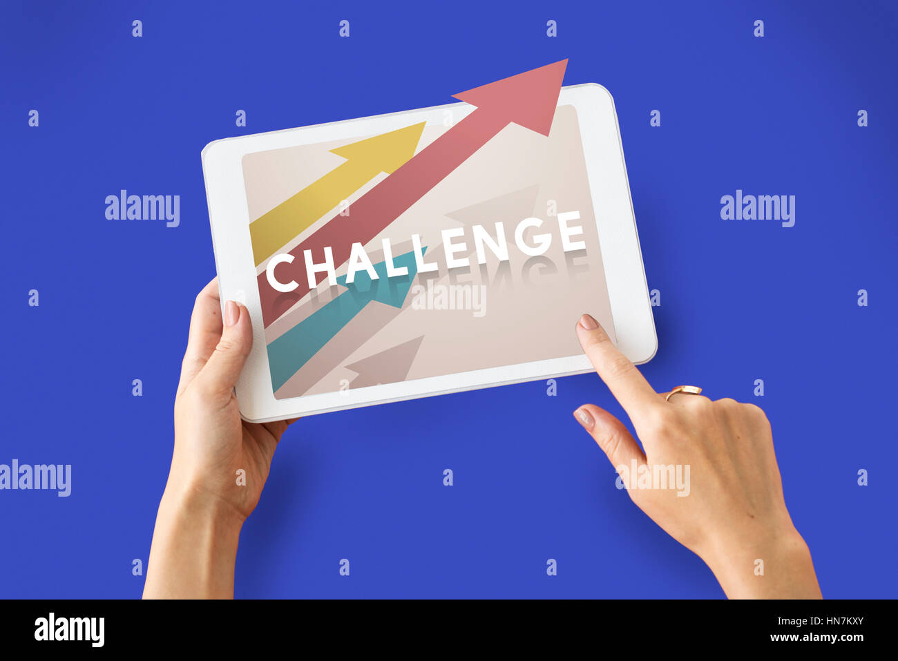 Target improvement challenge icon concept hi-res stock photography and ...