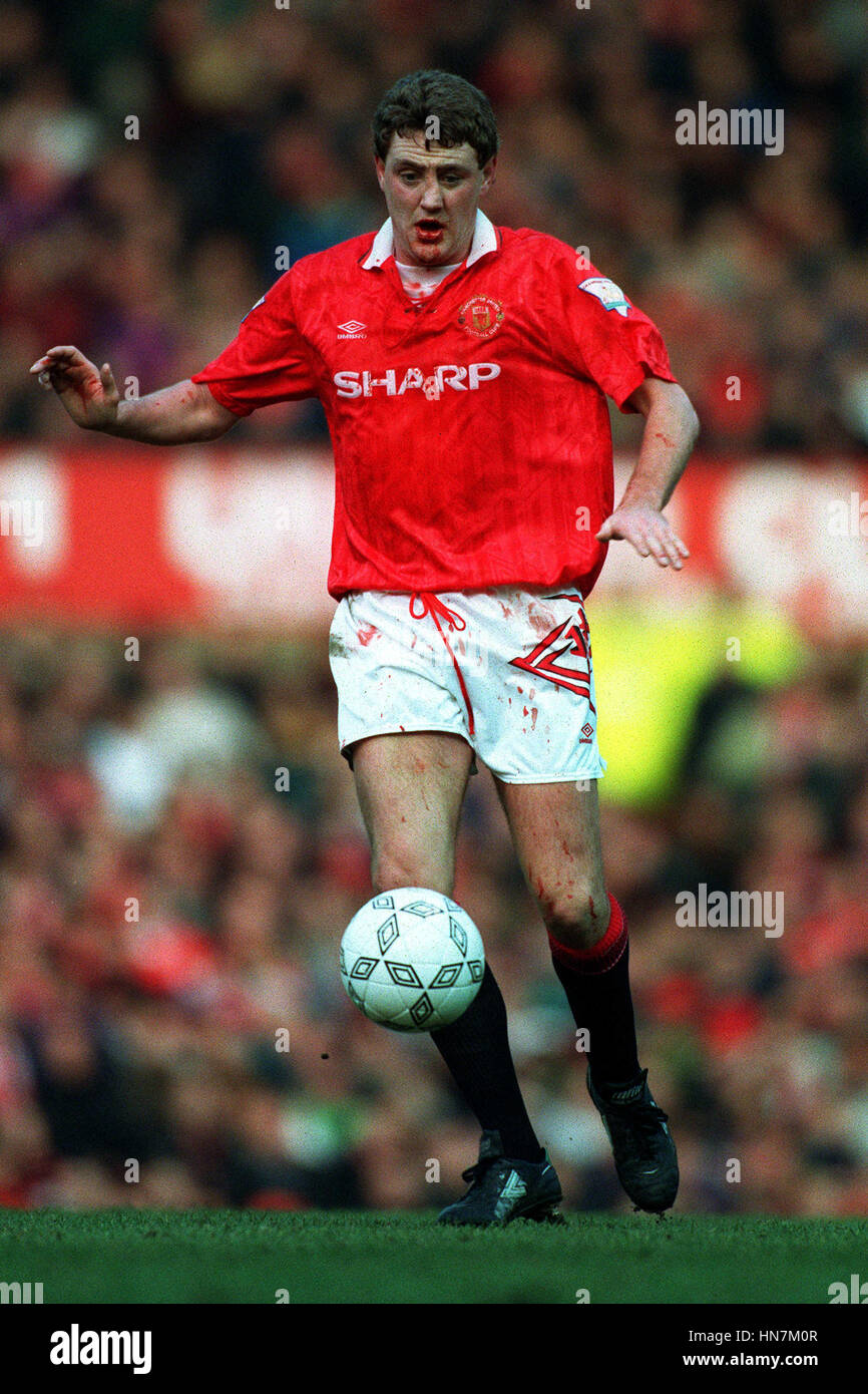 STEVE BRUCE MANCHESTER UNITED FC 05 January 1994 Stock Photo - Alamy