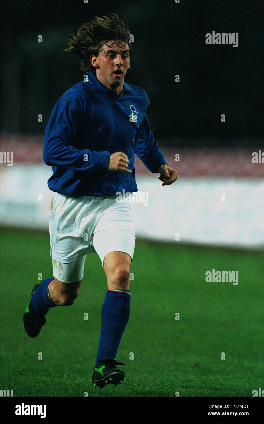 GIUSEPPE SIGNORI ITALY & LAZIO FC 30 March 1994 Stock Photo - Alamy
