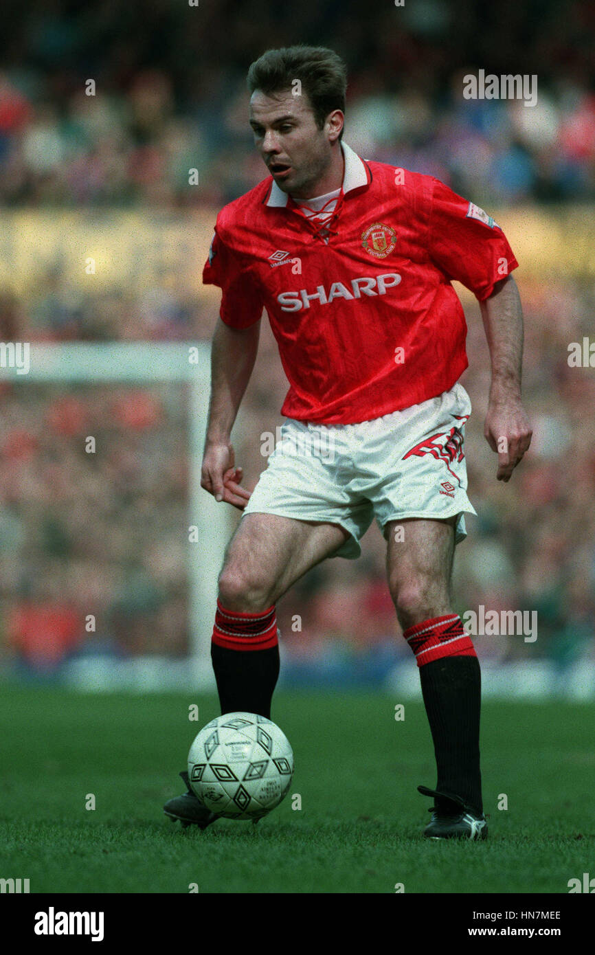 BRIAN MCCLAIR MANCHESTER UNITED FC 05 April 1994 Stock Photo - Alamy