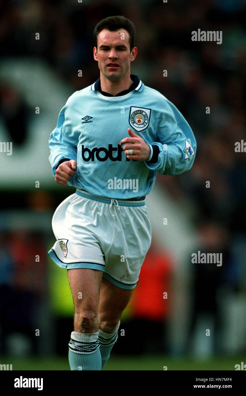 PETER BEAGRIE MANCHESTER CITY FC 08 April 1994 Stock Photo - Alamy