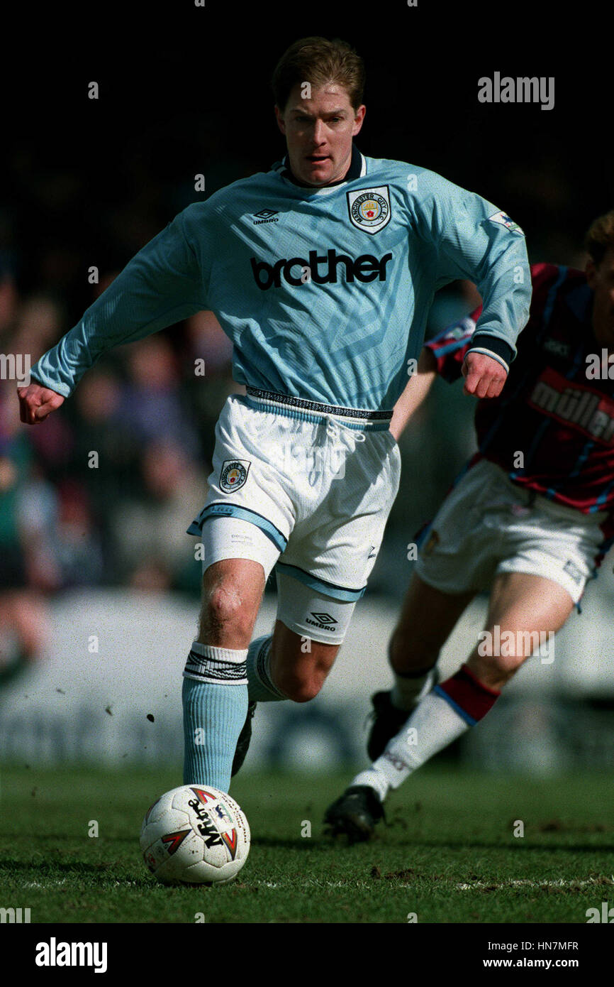 DAVID BRIGHTWELL MANCHESTER CITY FC 10 April 1994 Stock Photo - Alamy