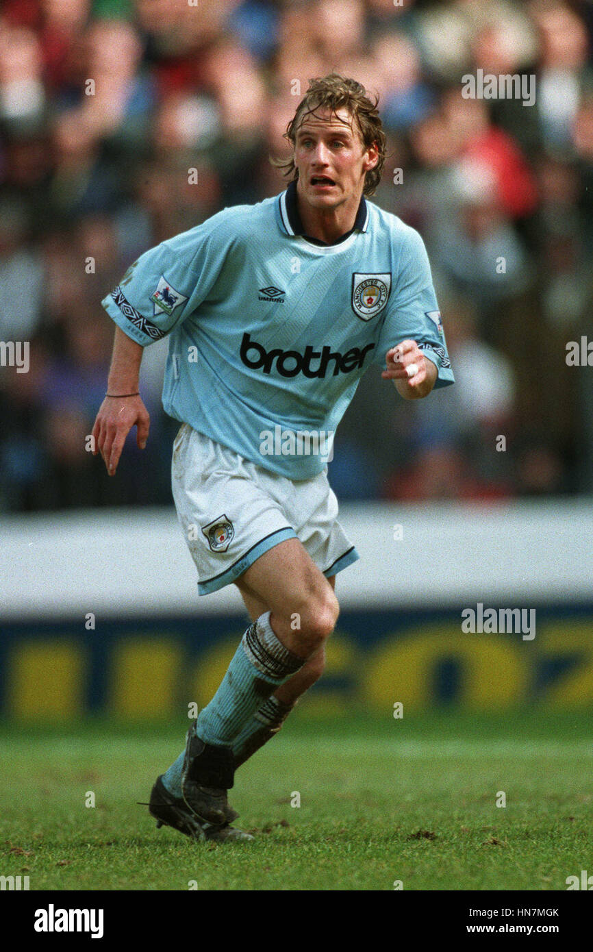 Paul walsh football hi-res stock photography and images - Alamy