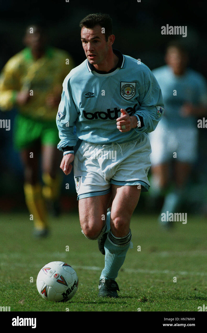 PETER BEAGRIE MANCHESTER CITY FC 18 April 1994 Stock Photo - Alamy