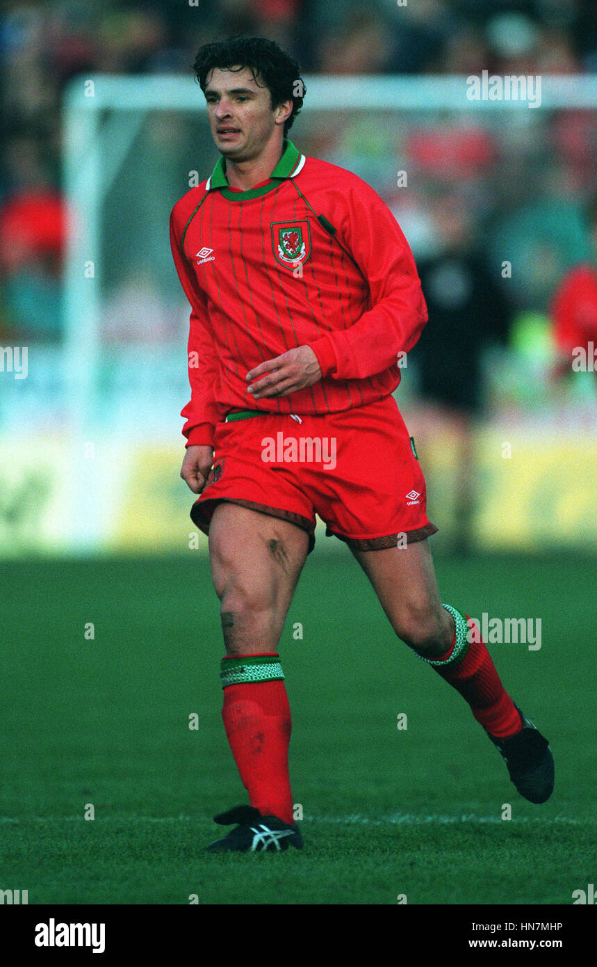 GARY SPEED WALES & LEEDS UNITED FC 21 April 1994 Stock Photo - Alamy