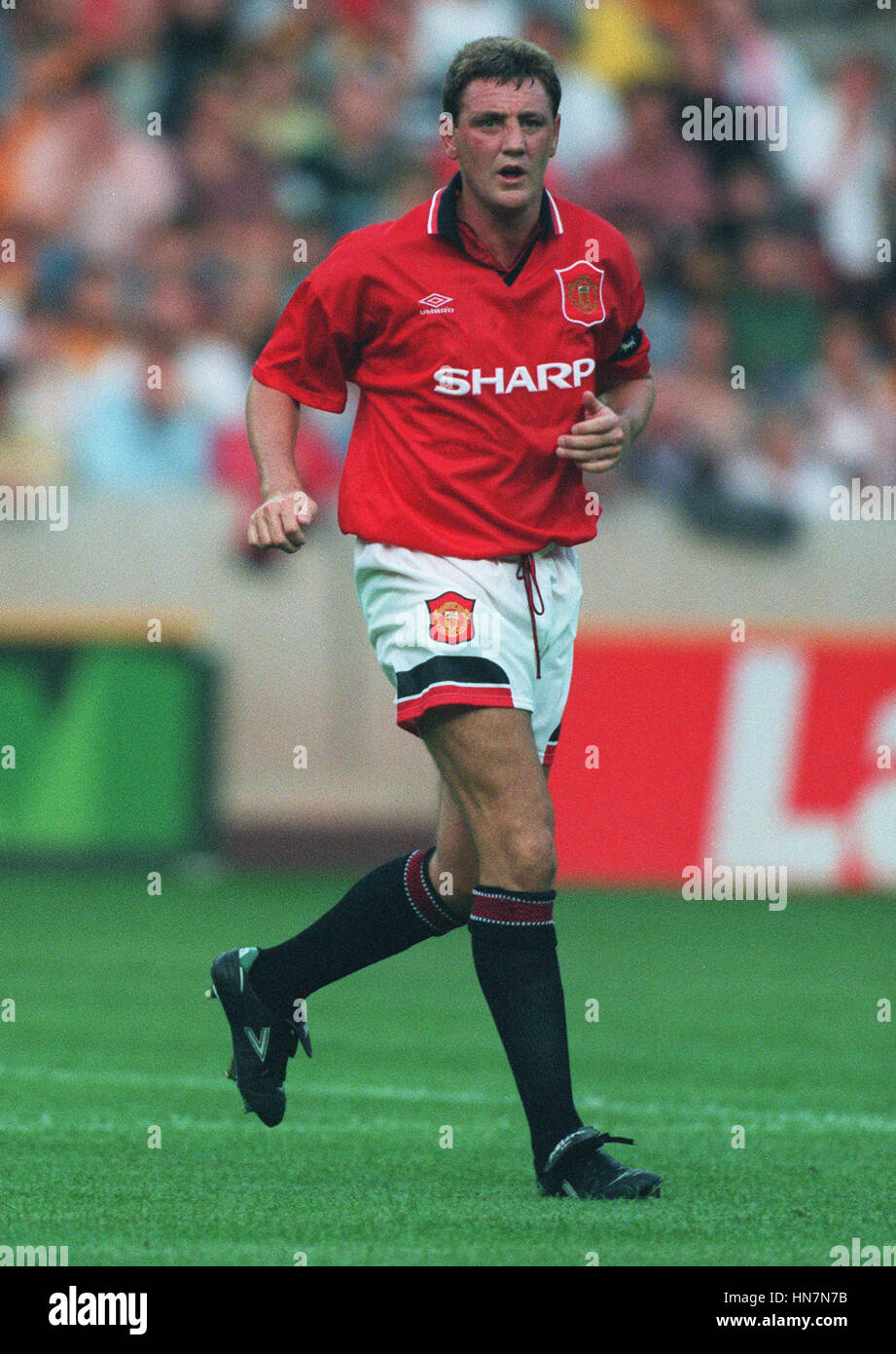 STEVE BRUCE MANCHESTER UNITED FC 04 August 1994 Stock Photo - Alamy