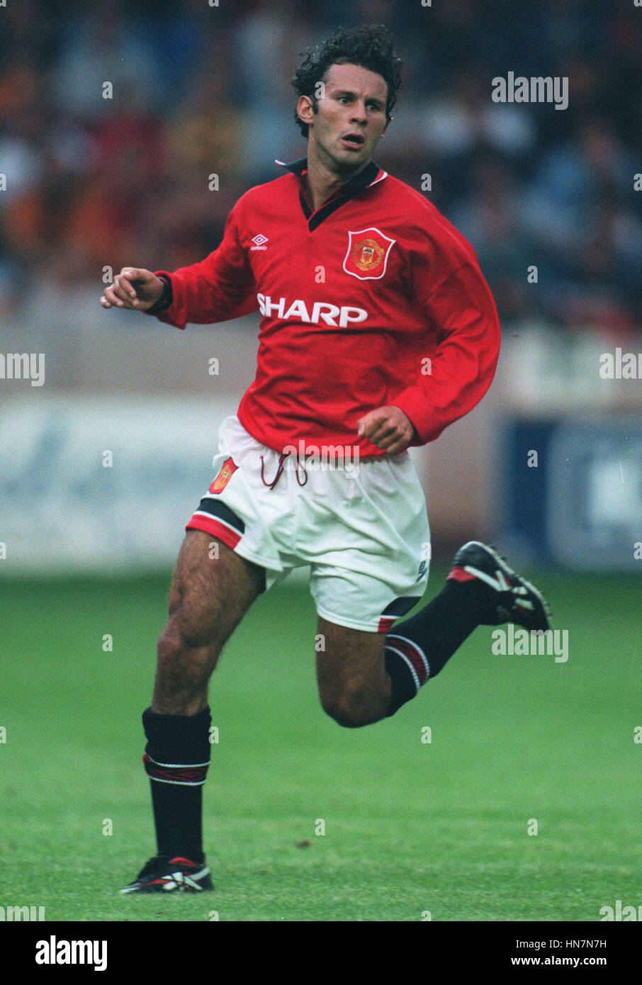 Ryan giggs manchester united 1994 hi-res stock photography and images ...