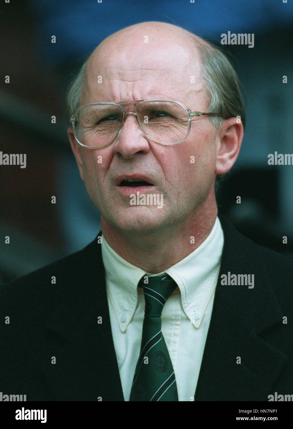 FERGUS MCCANN GLASGOW CELTIC CHIEF EXECUTIVE 22 August 1994 Stock Photo ...