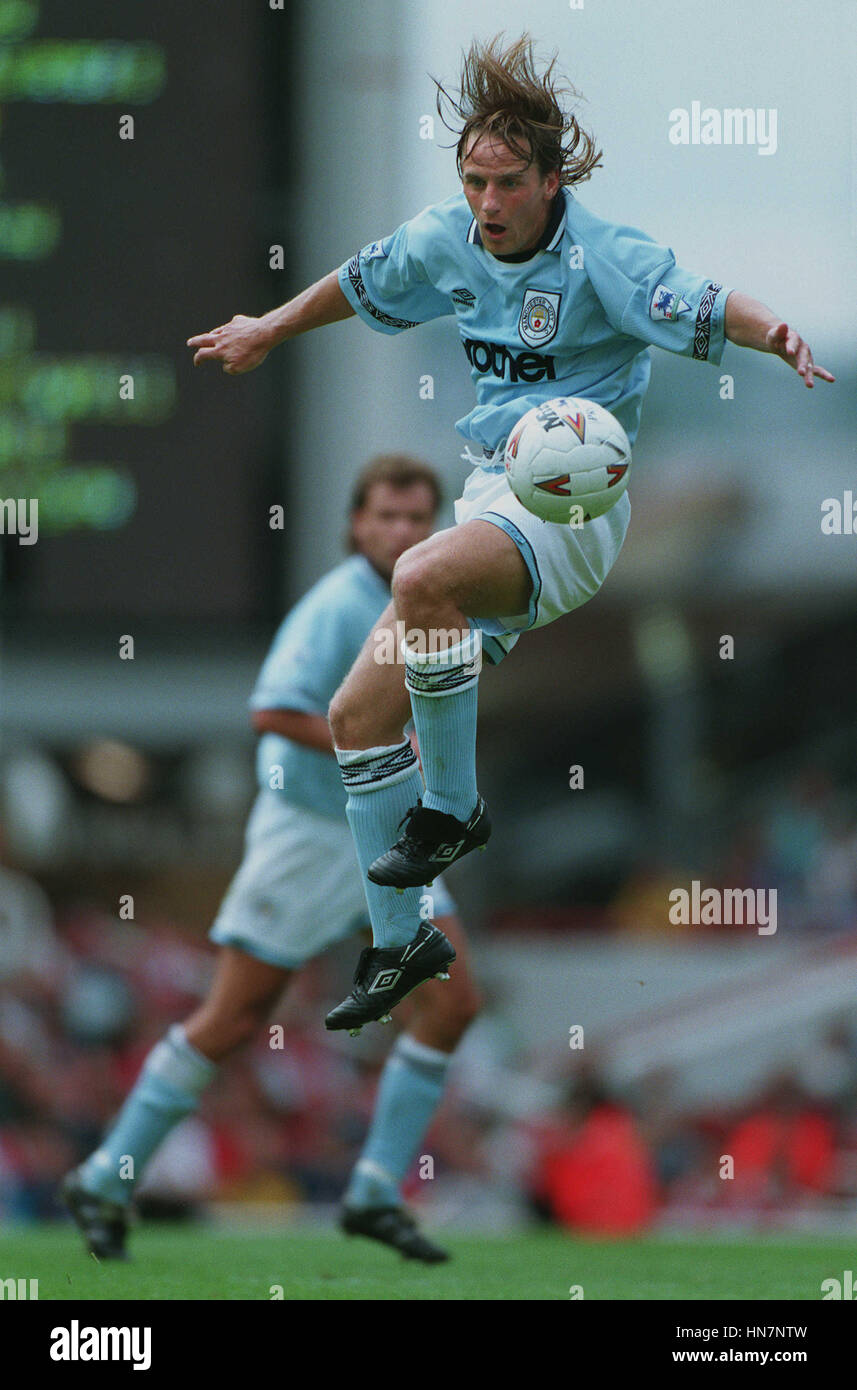 PAUL WALSH MANCHESTER CITY FC 23 August 1994 Stock Photo - Alamy