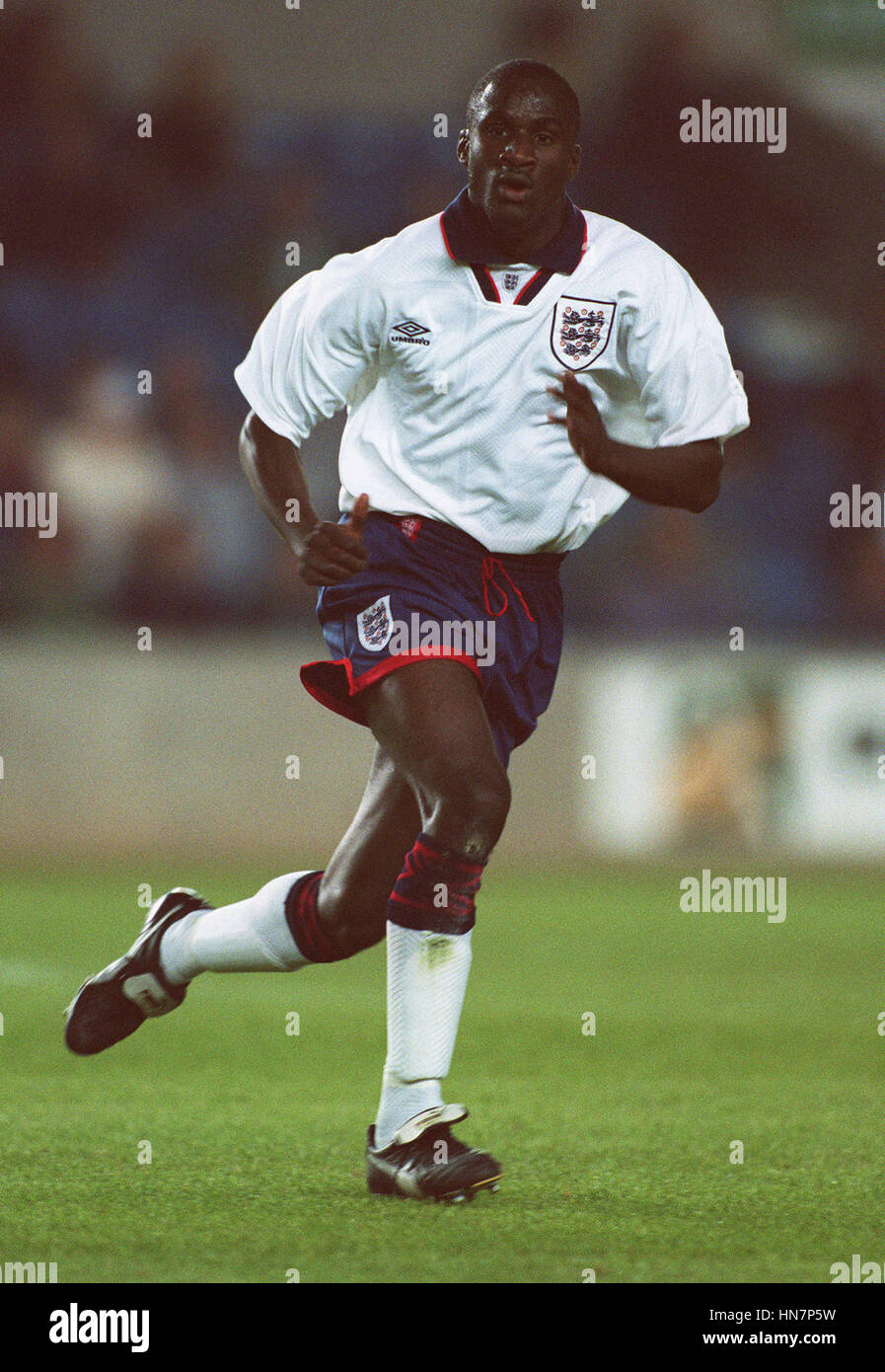 FRANK SINCLAIR ENGLAND U21 & CHELSEA FC 19 December 1994 Stock Photo ...