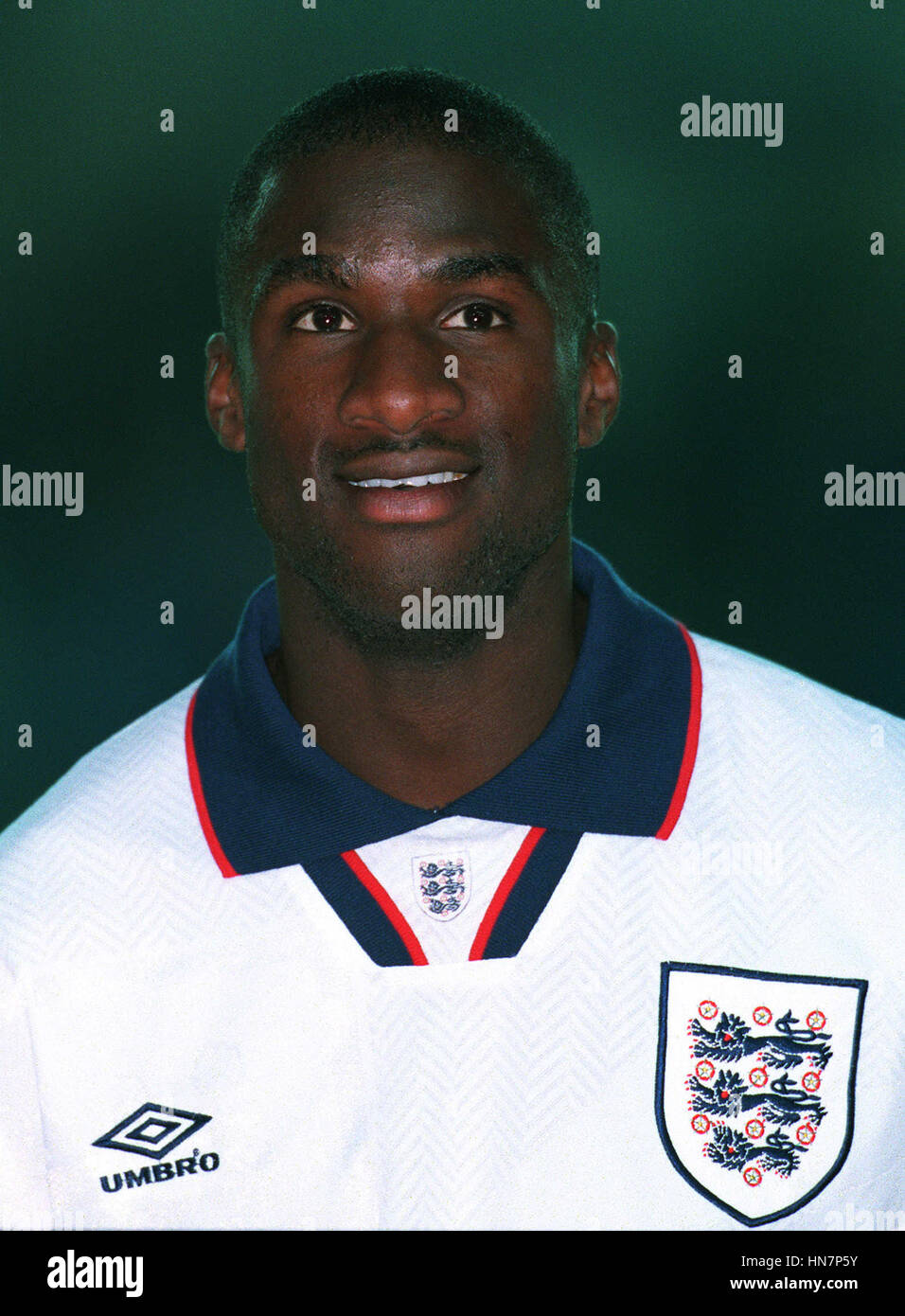 FRANK SINCLAIR ENGLAND U21 & CHELSEA FC 19 December 1994 Stock Photo ...