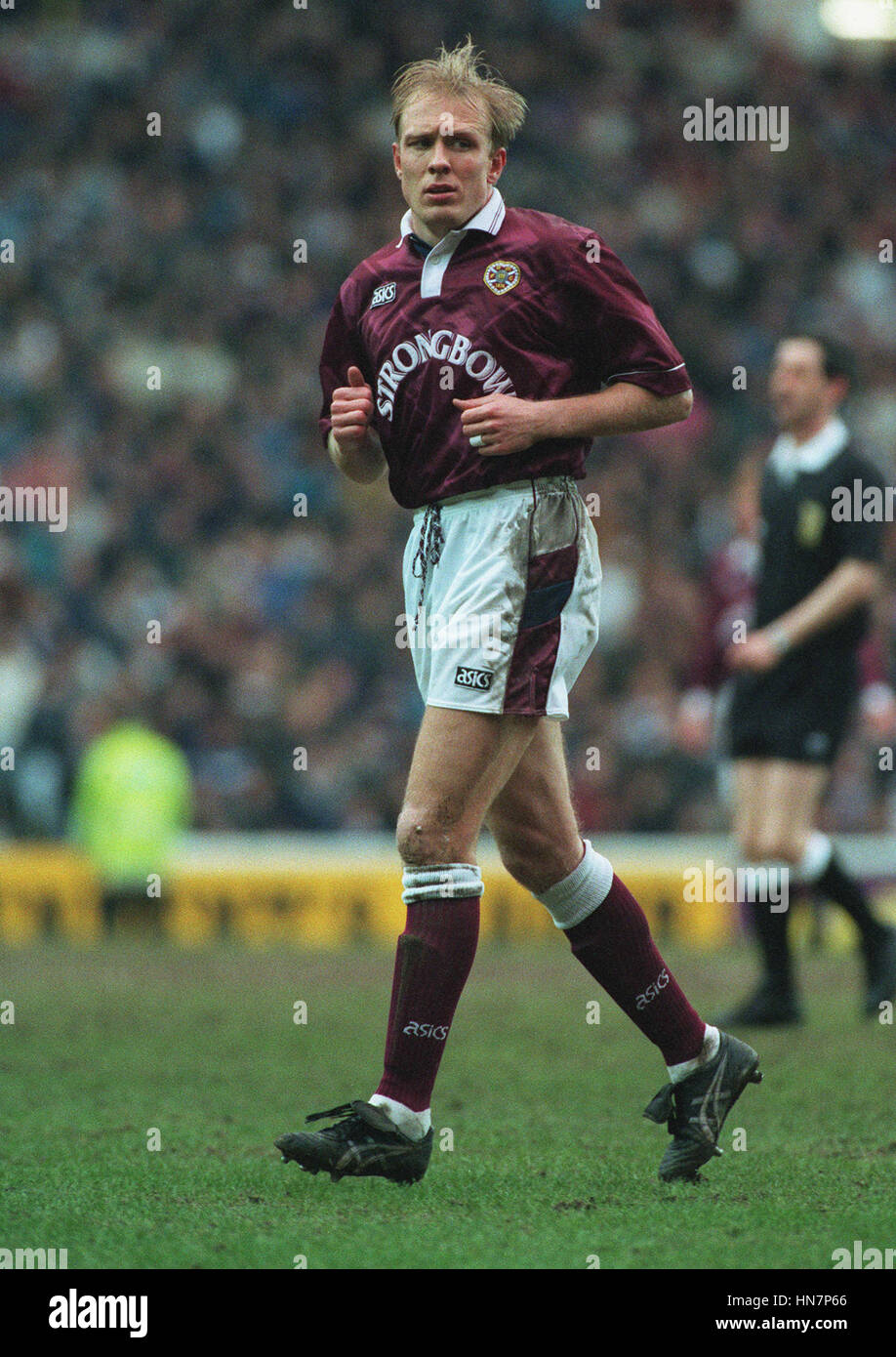 NEIL BERRY HEART OF MIDLOTHIAN FC 15 November 1994 Stock Photo - Alamy