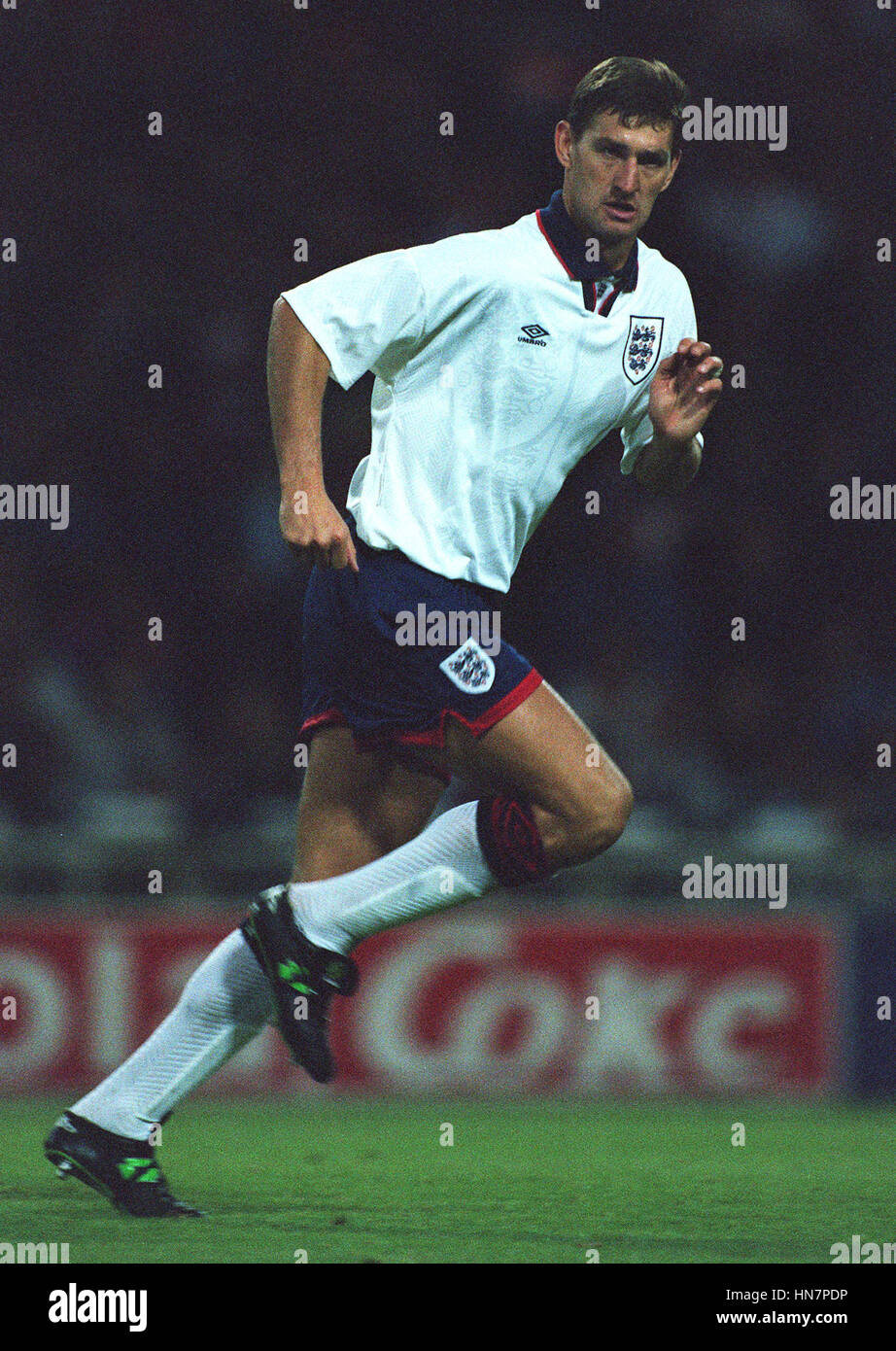Tony adams england hi-res stock photography and images - Alamy