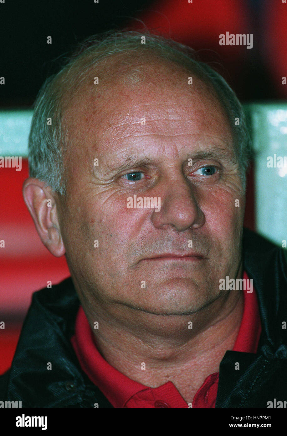 MIKE SMITH . WALES MANAGER 13 September 1994 Stock Photo - Alamy