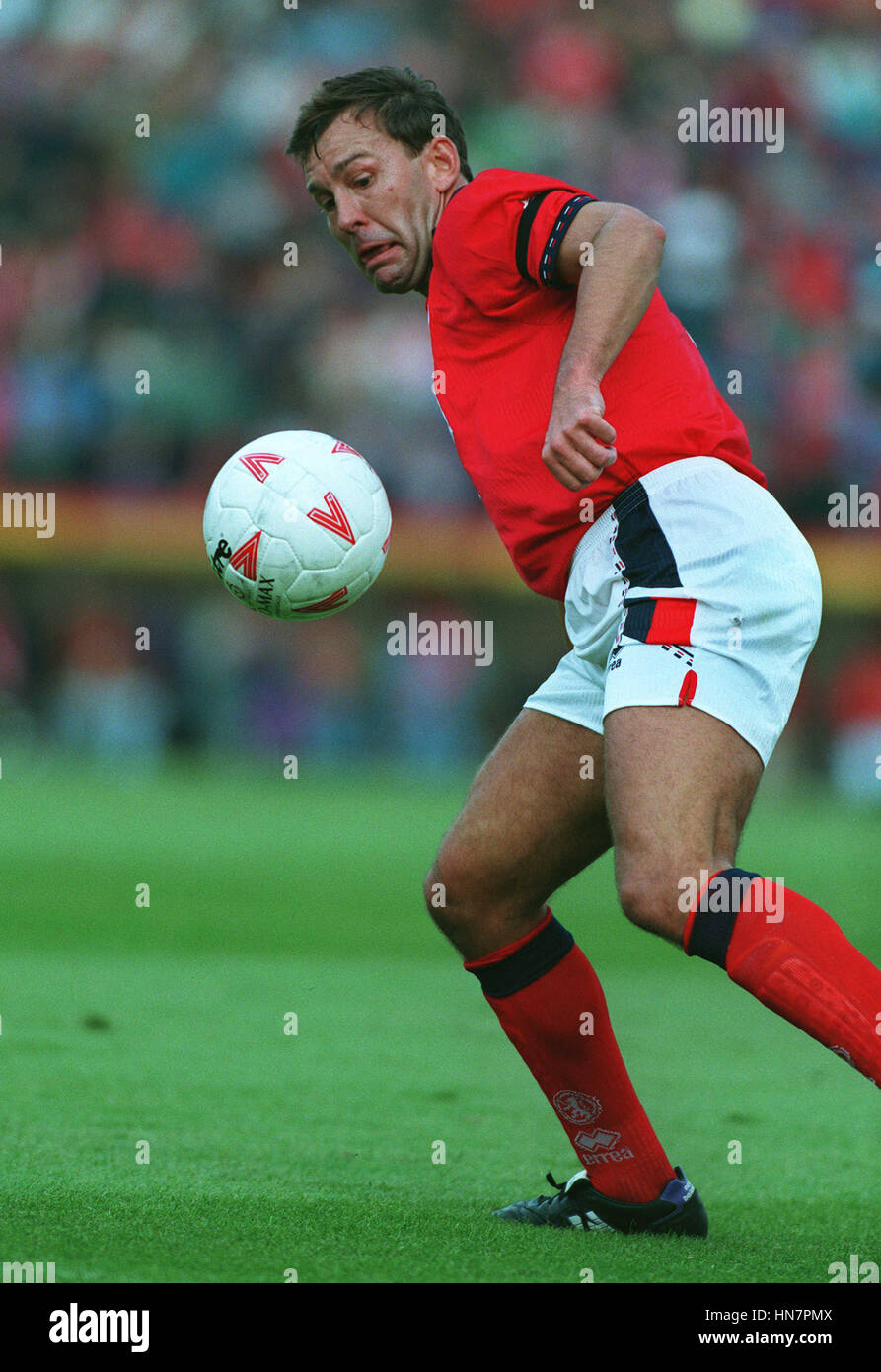 BRYAN ROBSON MIDDLESBROUGH FC 13 September 1994 Stock Photo - Alamy
