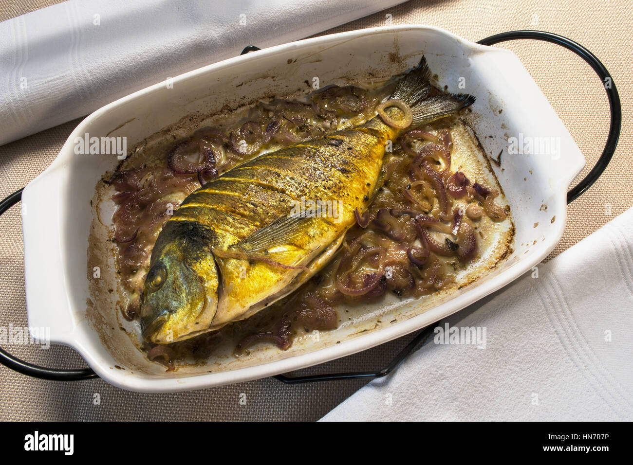 Whole grey sea bream hi-res stock photography and images - Alamy