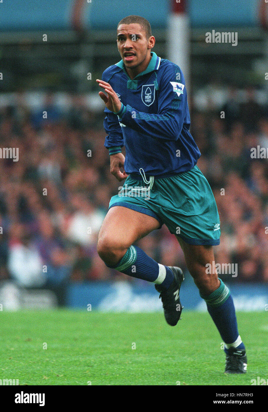STAN COLLYMORE NOTTINGHAM FOREST FC 25 October 1994 Stock Photo - Alamy