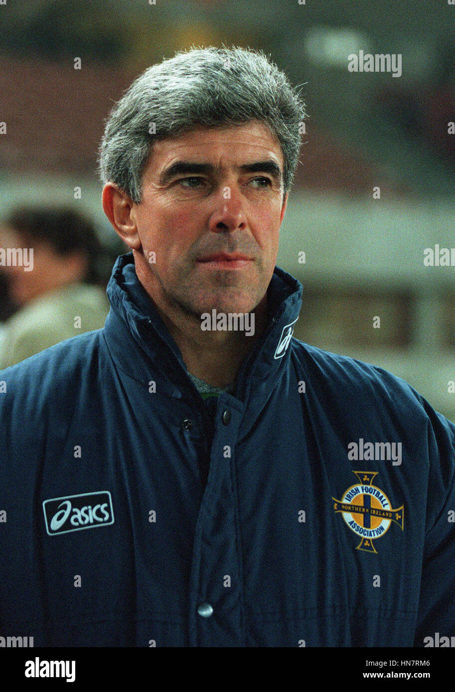 BRYAN HAMILTON NORTHERN IRELAND MANAGER 27 October 1994 Stock Photo - Alamy