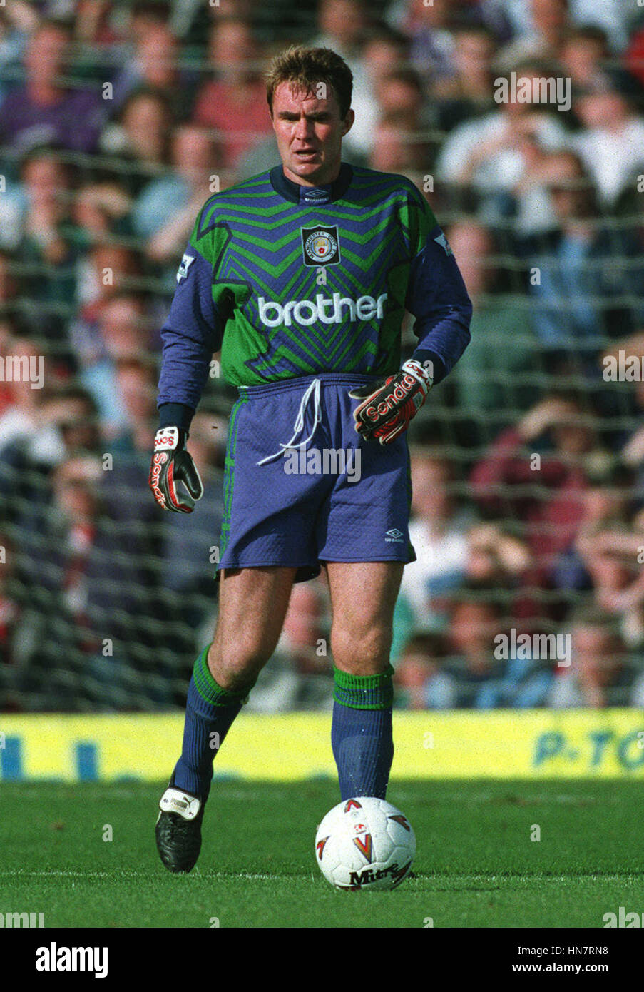 ANDY DIBBLE MANCHESTER CITY FC 27 October 1994 Stock Photo - Alamy