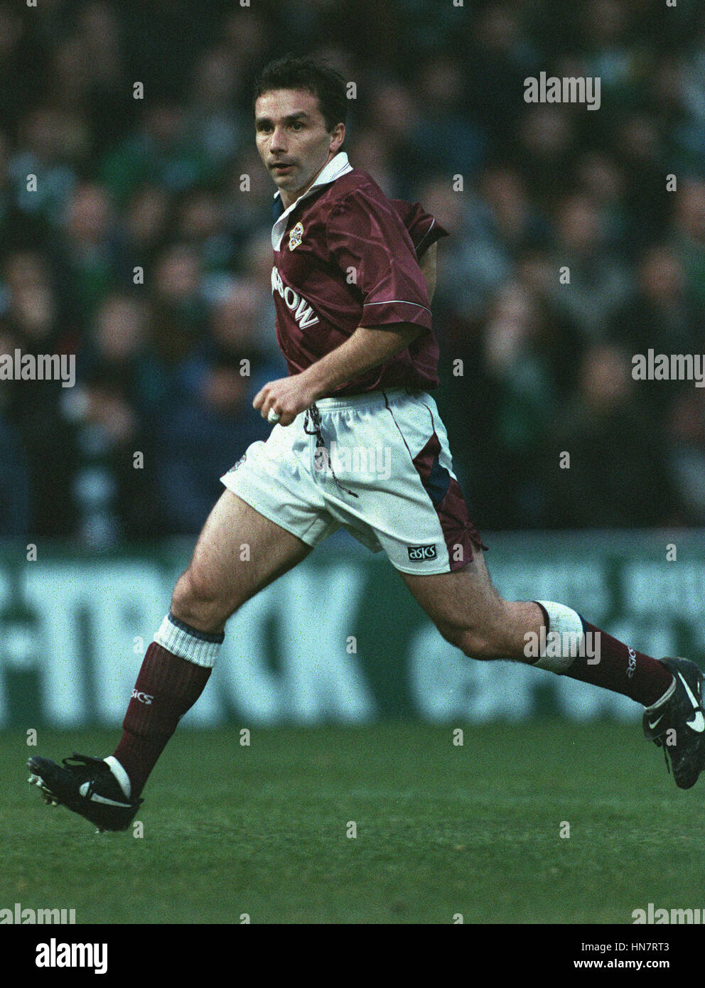 JOHN COLQUHOUN HEART OF MIDLOTHIAN FC 01 November 1994 Stock Photo - Alamy