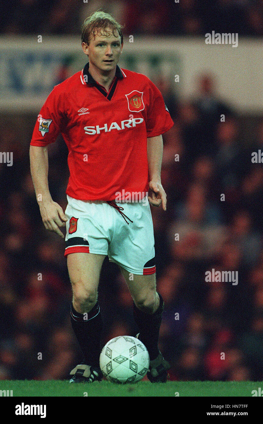 DAVID MAY MANCHESTER UNITED FC 05 December 1994 Stock Photo - Alamy