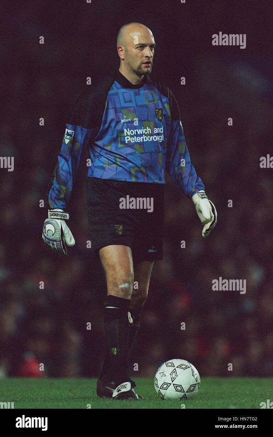 BRYAN GUNN NORWICH CITY FC 05 December 1994 Stock Photo - Alamy