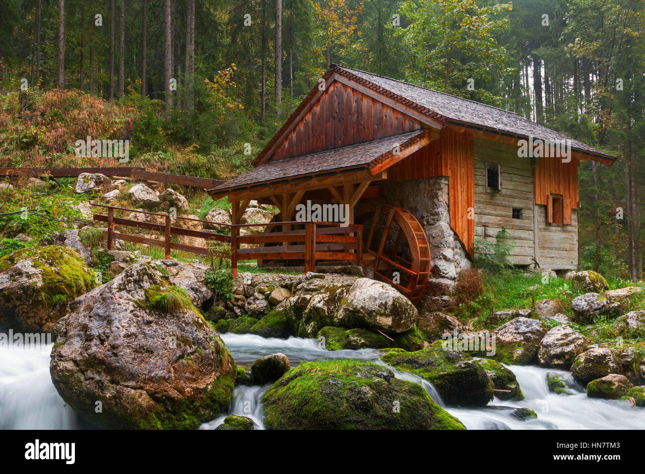 Old mill stream waterfall hi-res stock photography and images - Alamy