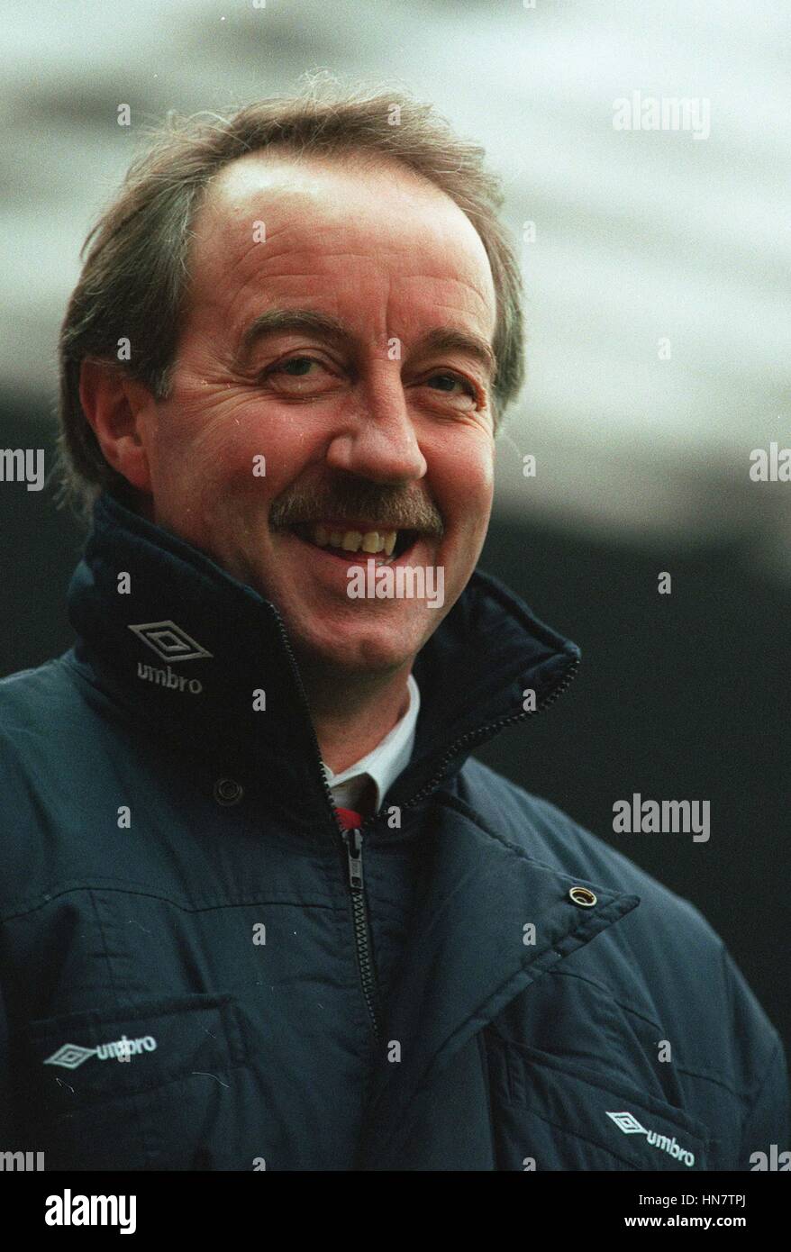 FRANK CLARK SMILES AFTER MAN UTD DEFEATE 17 December 1994 Stock Photo ...
