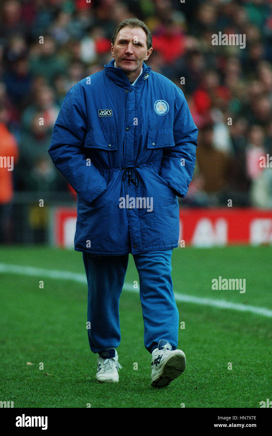 HOWARD WILKINSON LEEDS UNITED FC MANAGER 06 January 1994 Stock Photo ...