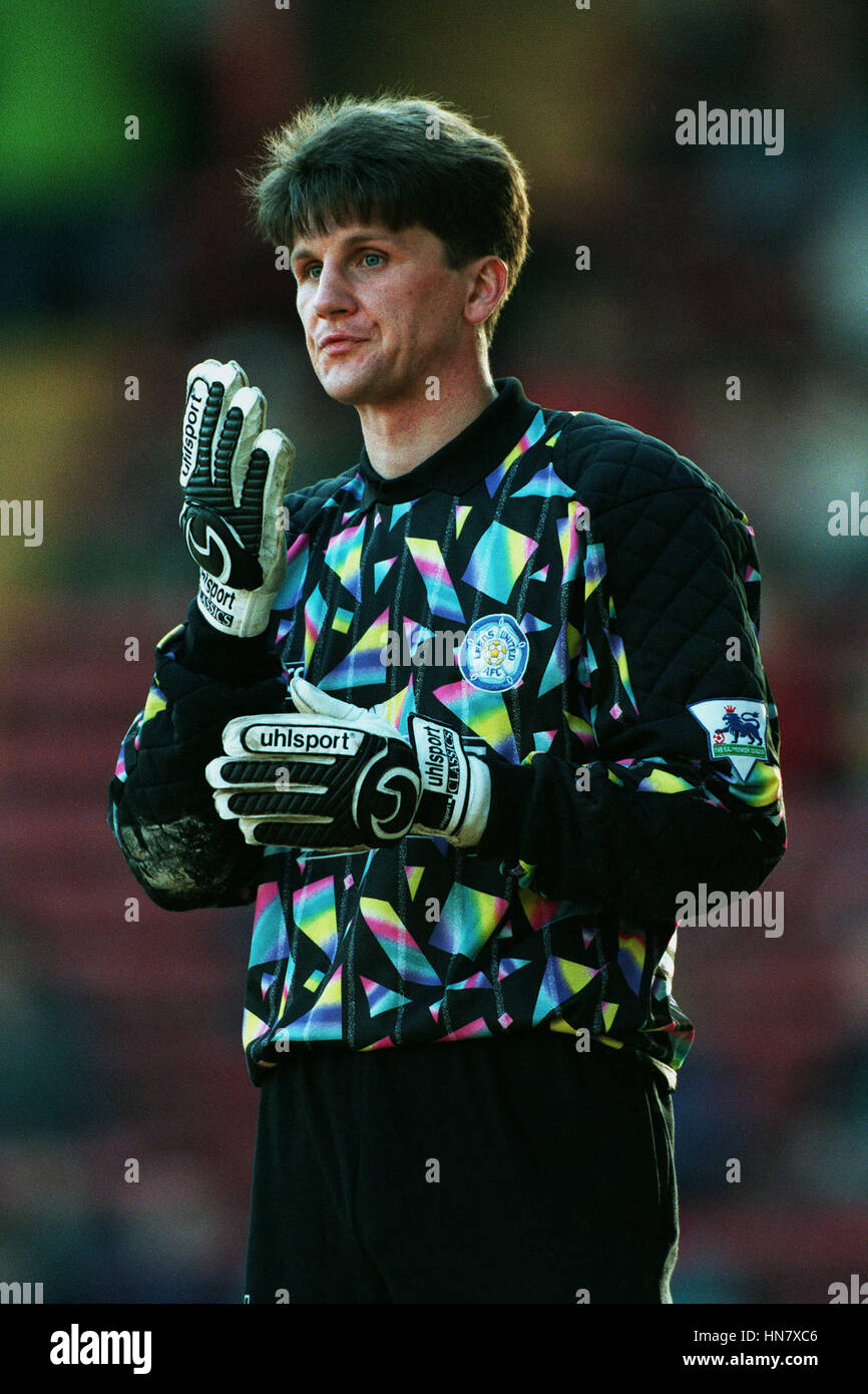 JOHN LUKIC LEEDS UNITED FC 30 March 1994 Stock Photo - Alamy