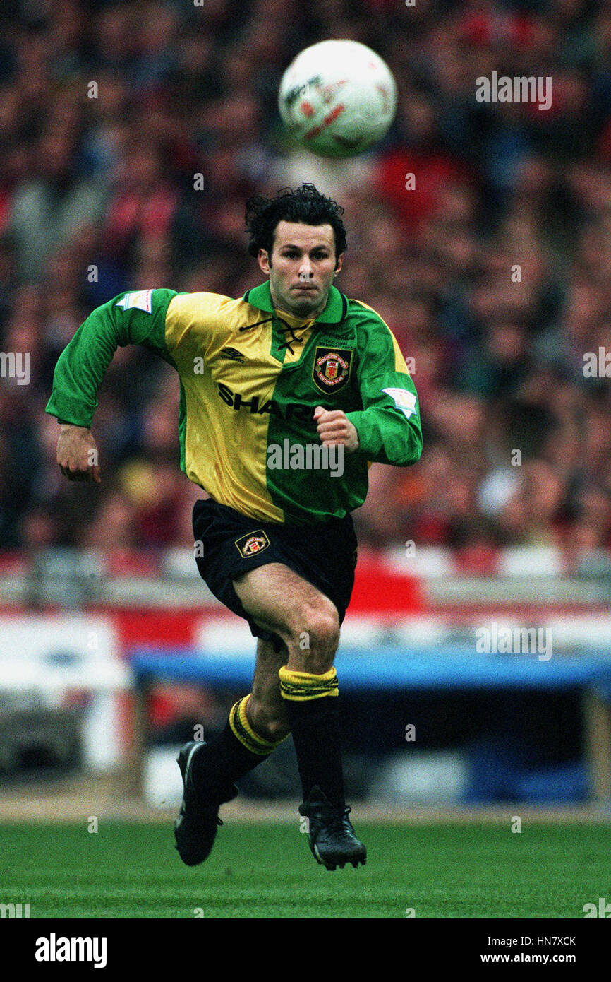 RYAN GIGGS MANCHESTER UNITED FC 31 March 1994 Stock Photo - Alamy