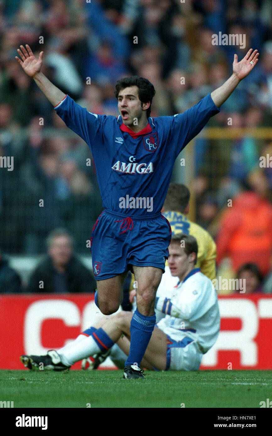 GAVIN PEACOCK CELEBRATES HIS AND CHELSEAS SECOND GOAL 10 April 1994 ...