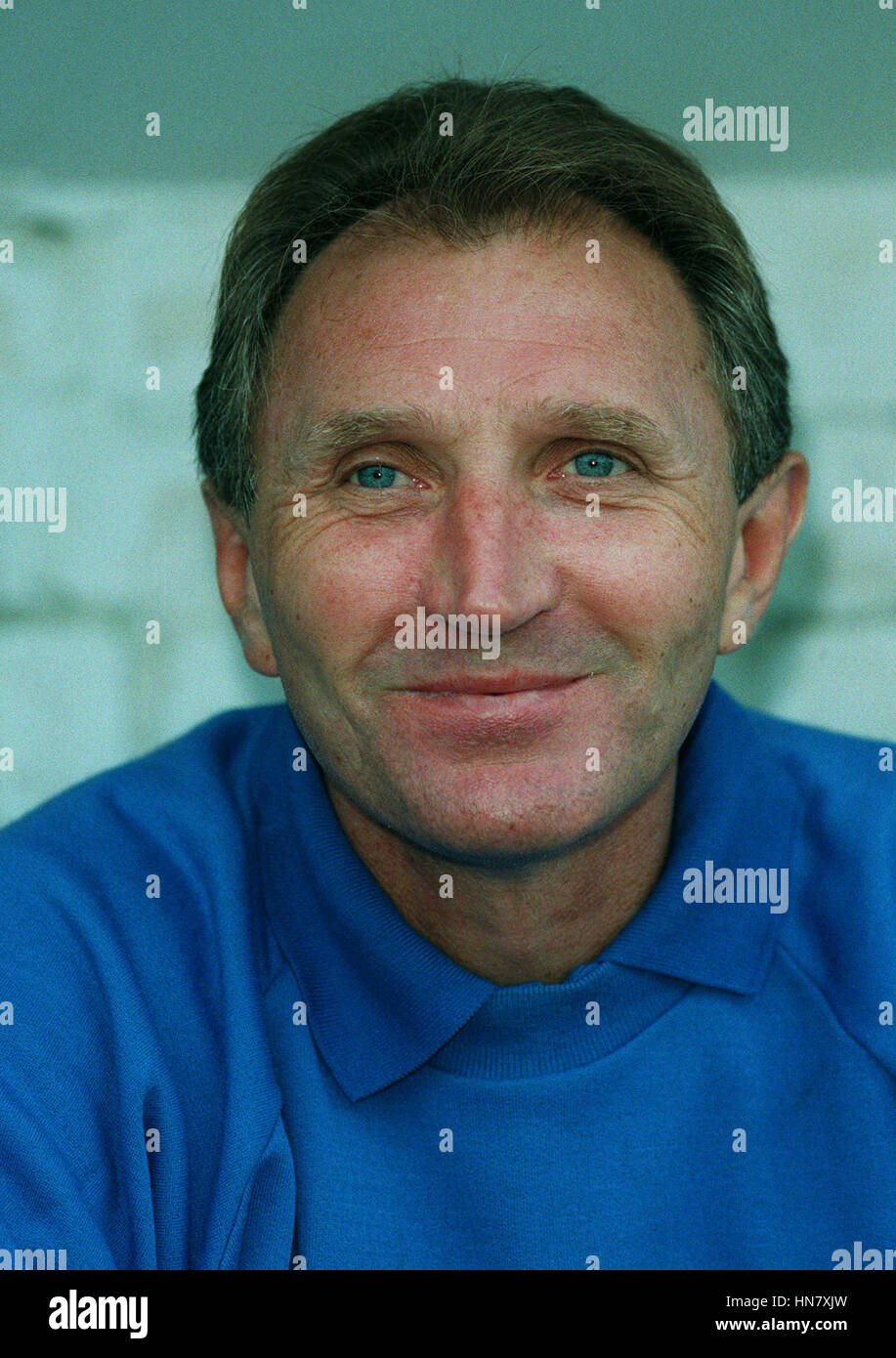 HOWARD WILKINSON LEEDS UNITED FC MANAGER 09 August 1994 Stock Photo - Alamy
