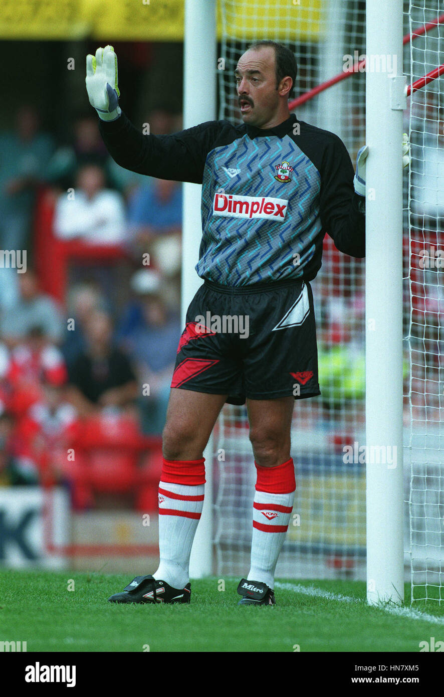 BRUCE GROBBELAAR SOUTHAMPTON FC 22 August 1994 Stock Photo - Alamy