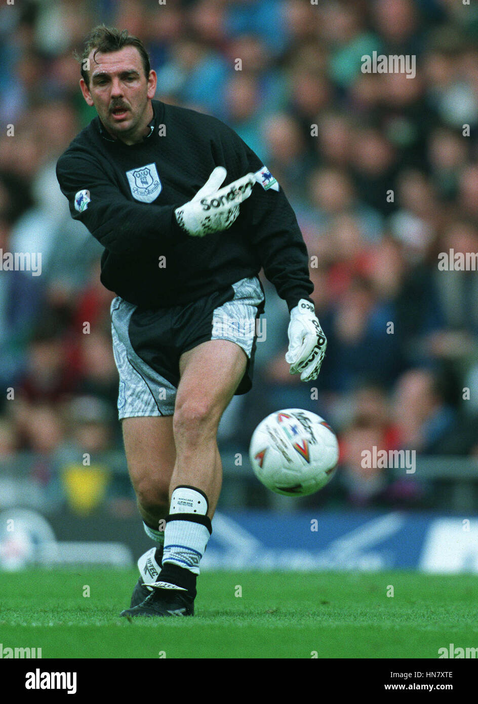 Neville southall hi-res stock photography and images - Alamy