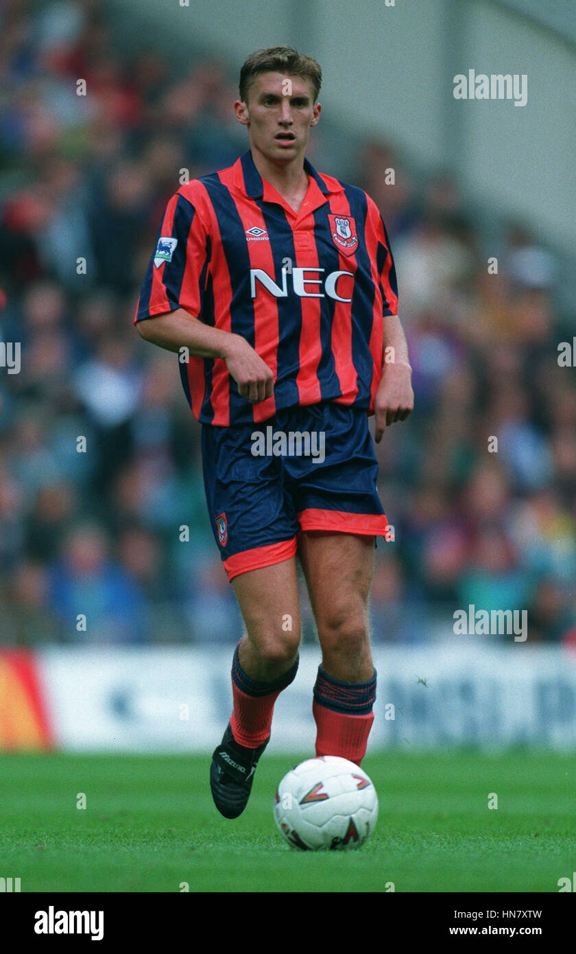 MATTHEW JACKSON EVERTON FC 13 September 1994 Stock Photo - Alamy