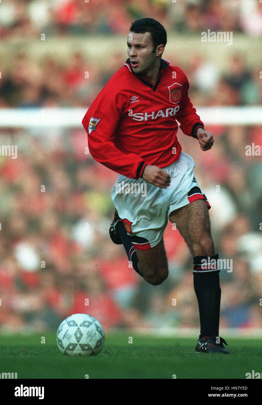 Ryan giggs manchester united 1994 hi-res stock photography and images ...