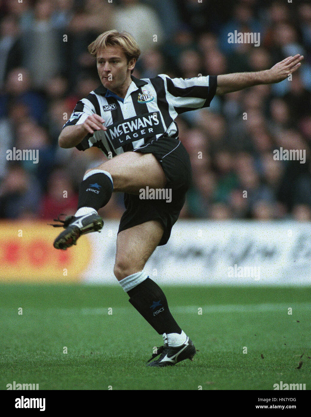 JOHN BERESFORD NEWCASTLE UNITED FC 19 December 1994 Stock Photo - Alamy