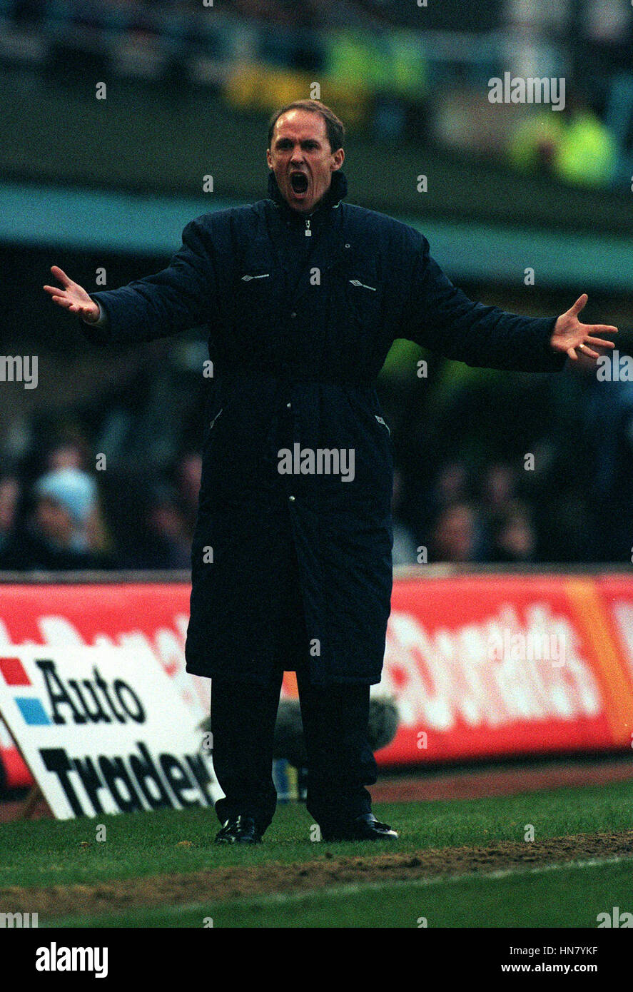 PHIL NEAL COVENTRY CITY FC MANAGER 08 March 1994 Stock Photo - Alamy