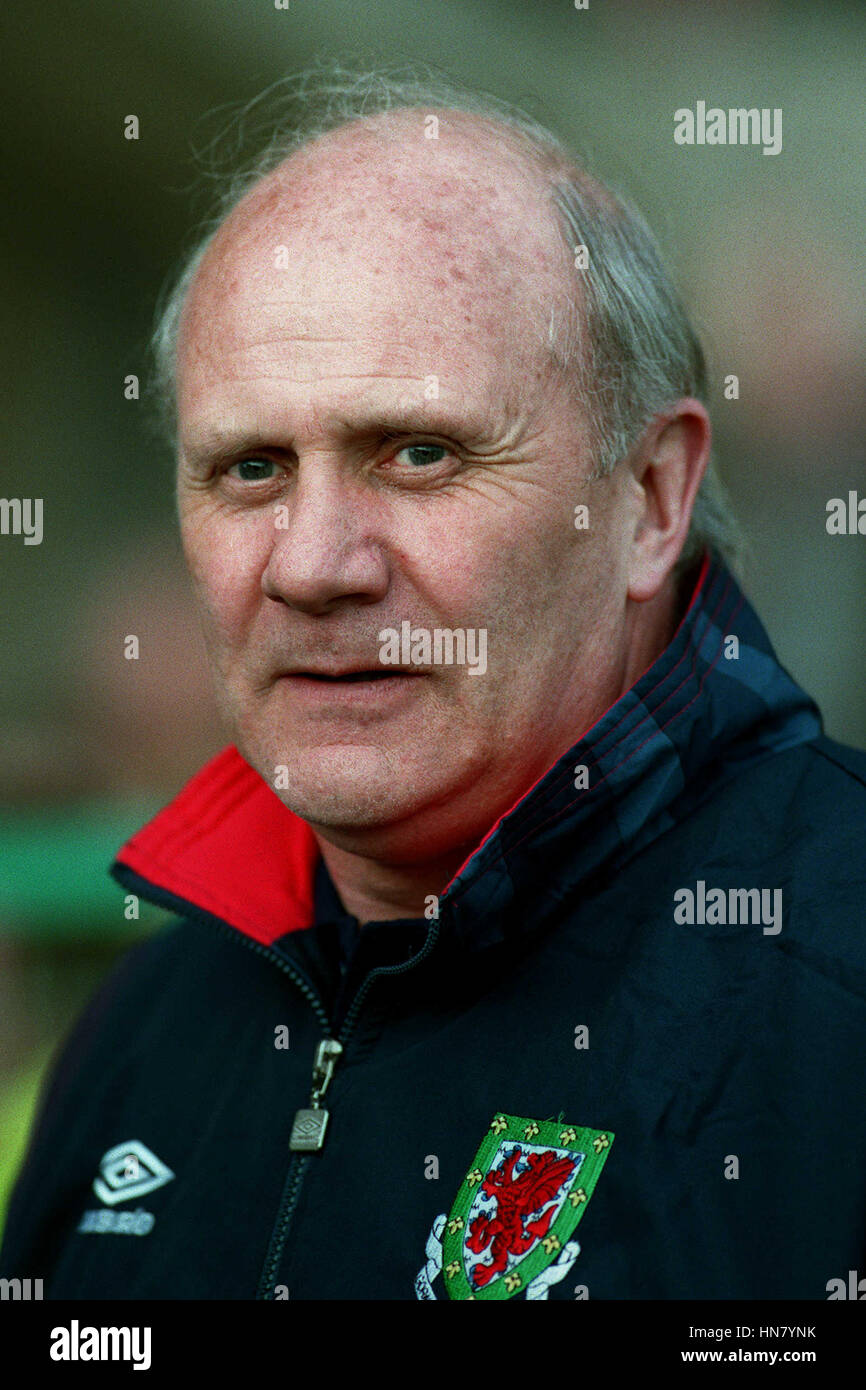 MIKE SMITH . WALES MANAGER 21 April 1994 Stock Photo - Alamy