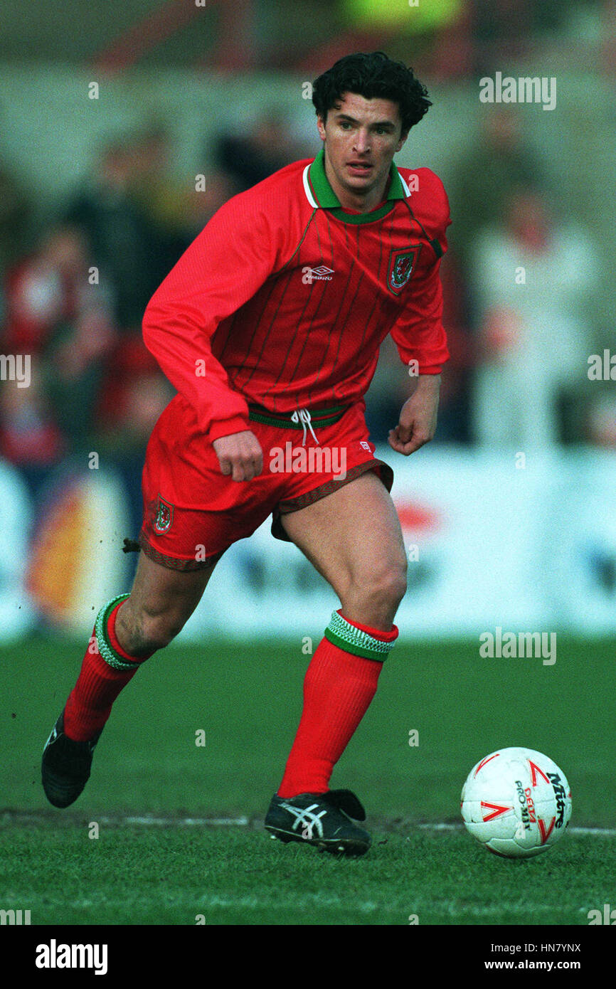 Gary speed wales 1994 hi-res stock photography and images - Alamy