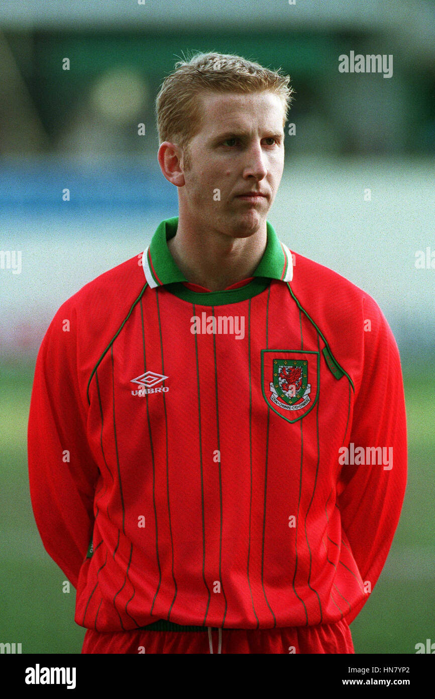 IWAN ROBERTS WALES & LEICESTER CITY FC 21 April 1994 Stock Photo - Alamy