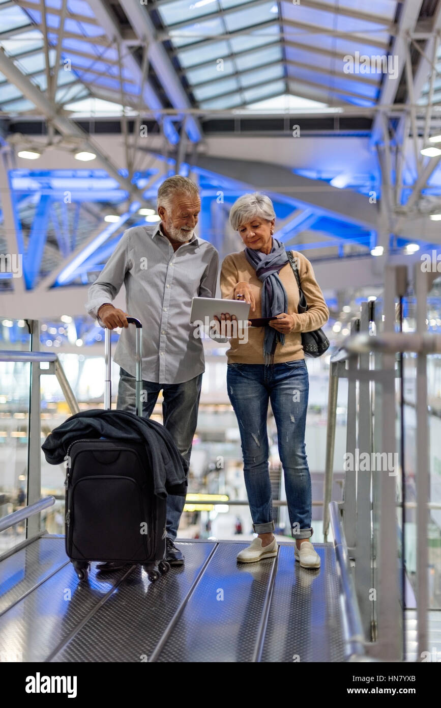 Airport scene hi-res stock photography and images - Alamy