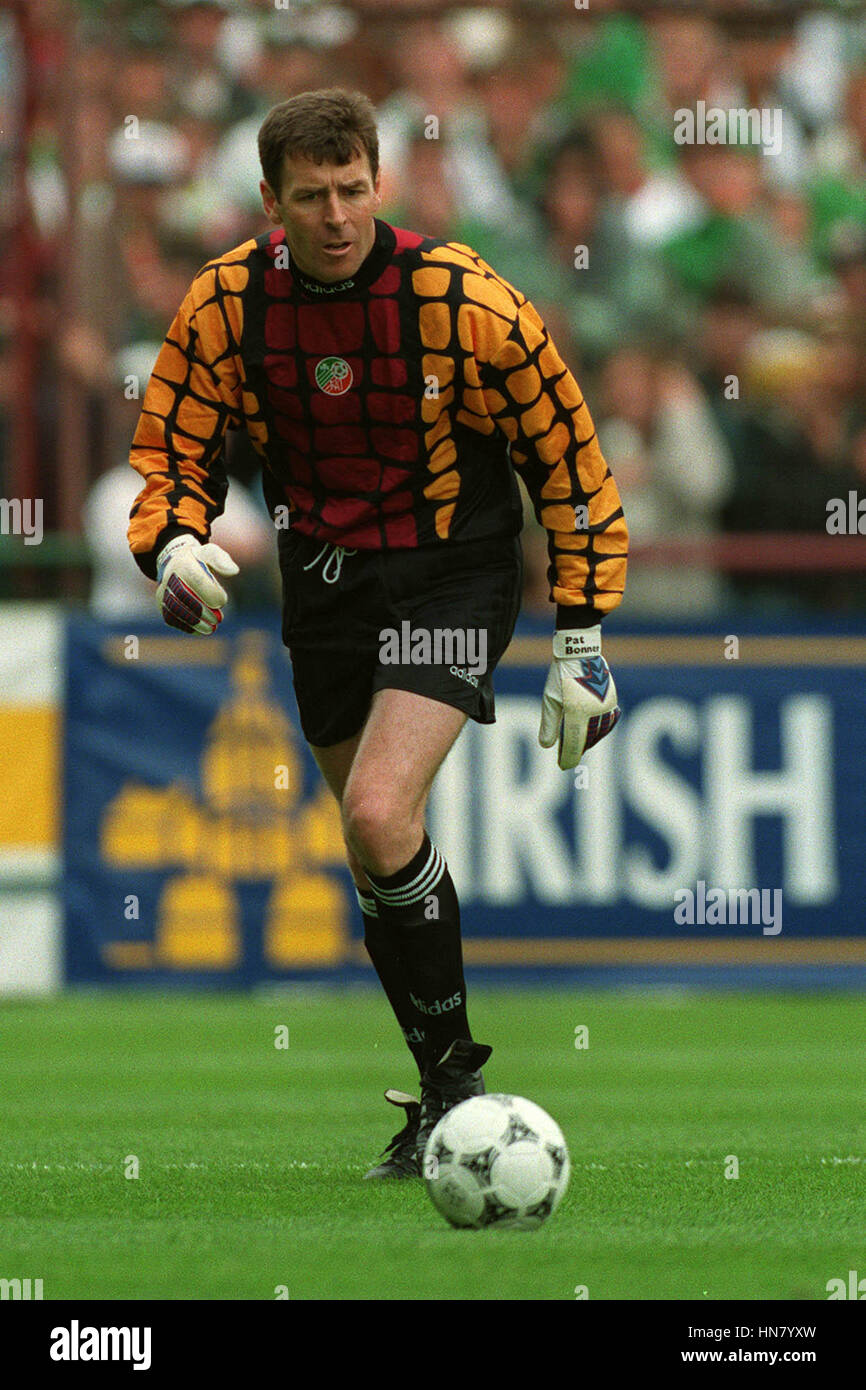 PAT BONNER EIRE & GLASGOW CELTIC FC 06 June 1994 Stock Photo - Alamy
