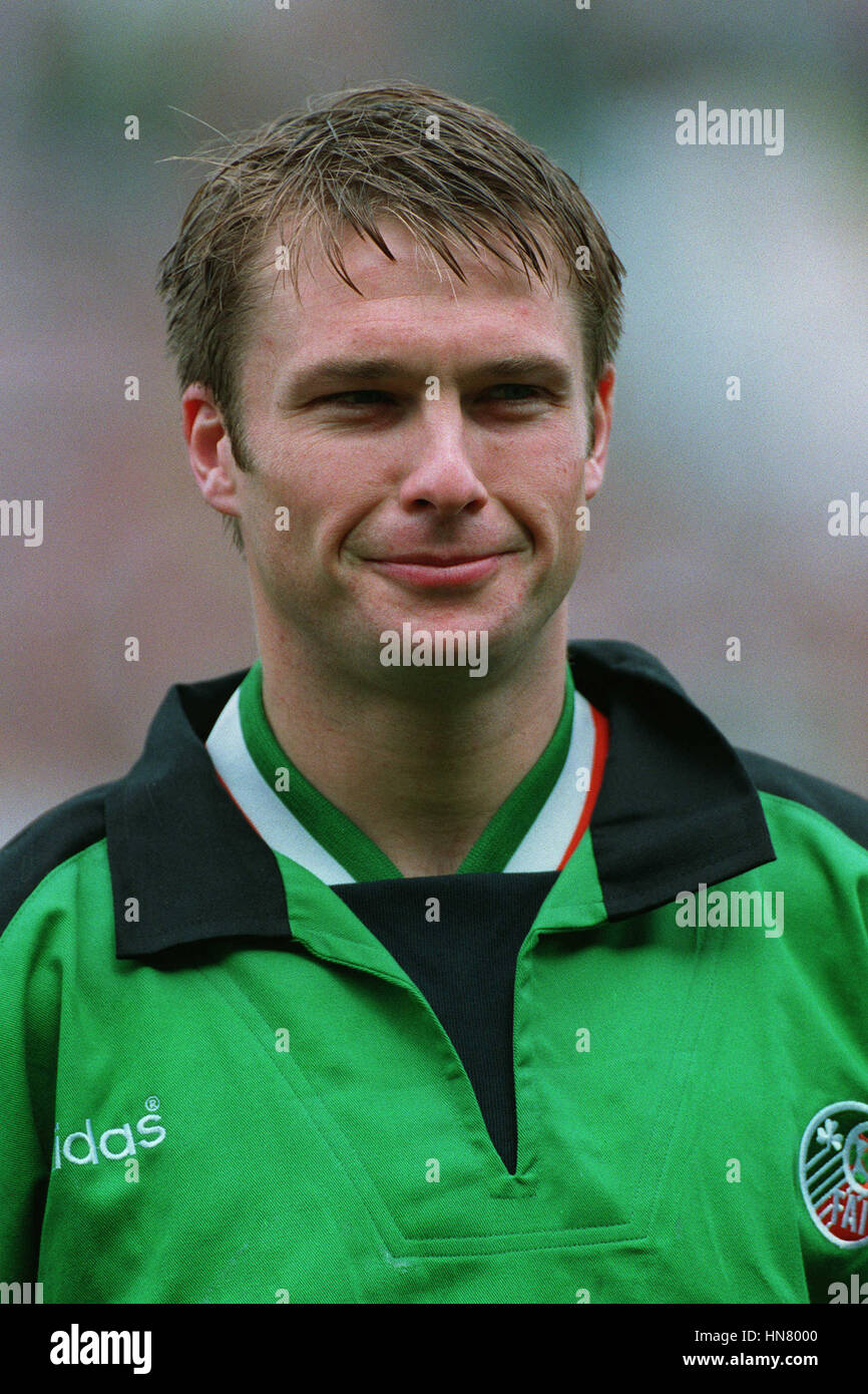 ALAN KERNAGHAN EIRE & MANCHESTER CITY FC 06 June 1994 Stock Photo - Alamy