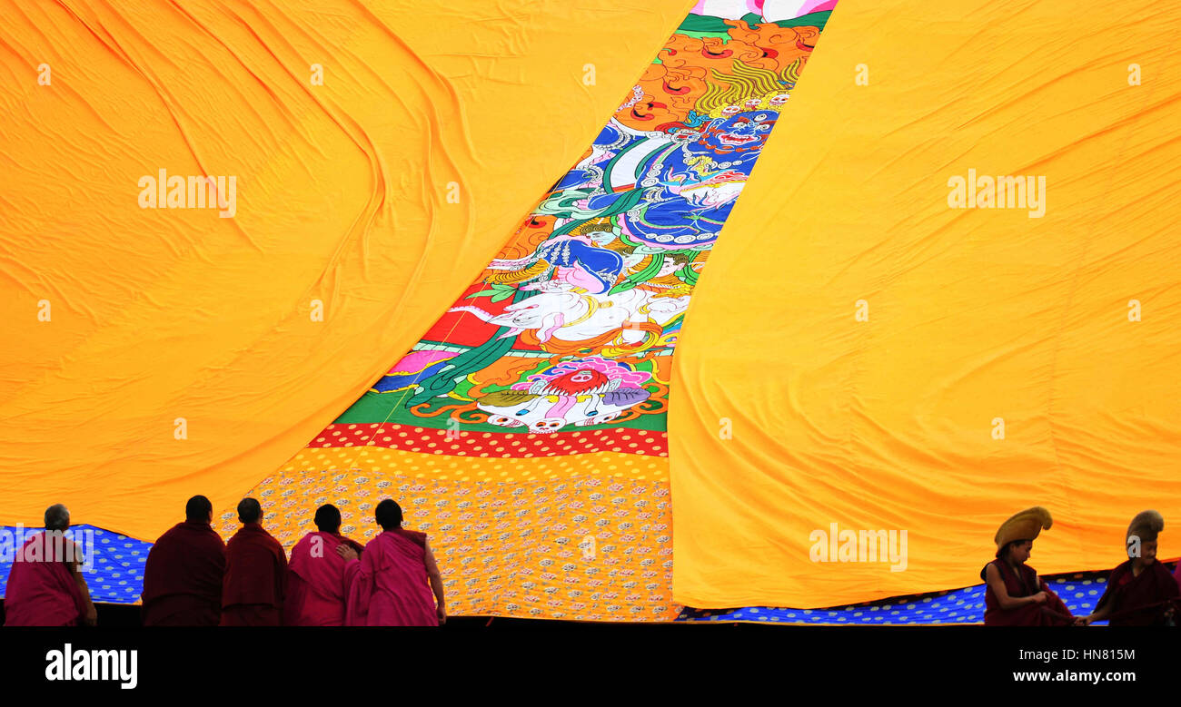 Unveil curtain hi-res stock photography and images - Alamy