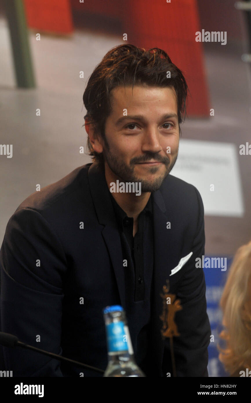 Actor diego luna hi-res stock photography and images - Alamy