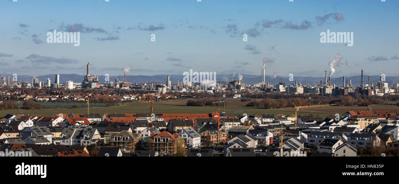 A section of the facilities of chemicals giant BASF in Ludwigshafen ...