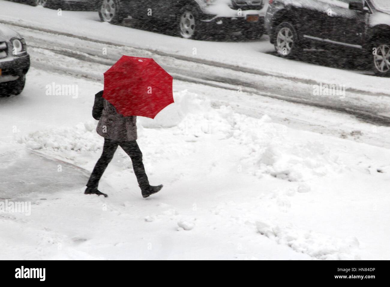 Nyc snow sidewalks hi-res stock photography and images - Alamy