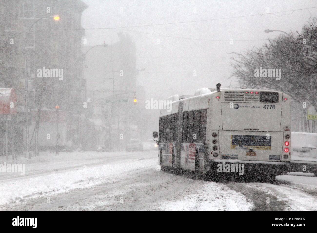 Nyc snow sidewalks hi-res stock photography and images - Alamy